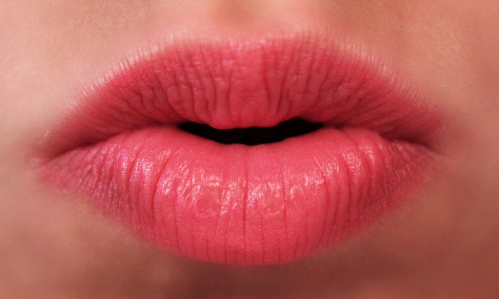 How to get soft rosy lips this winter - PaisaWapas Blog